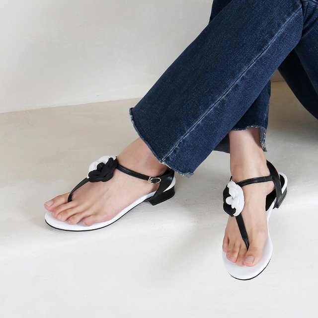 베가스토리 까멜리아 코사지 플립플랍 샌들 VE5013