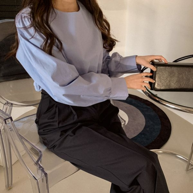 [오슈]여성 남심저격 여친룩 심플 퍼프 긴팔 벌룬핏 블라우스_P318695613